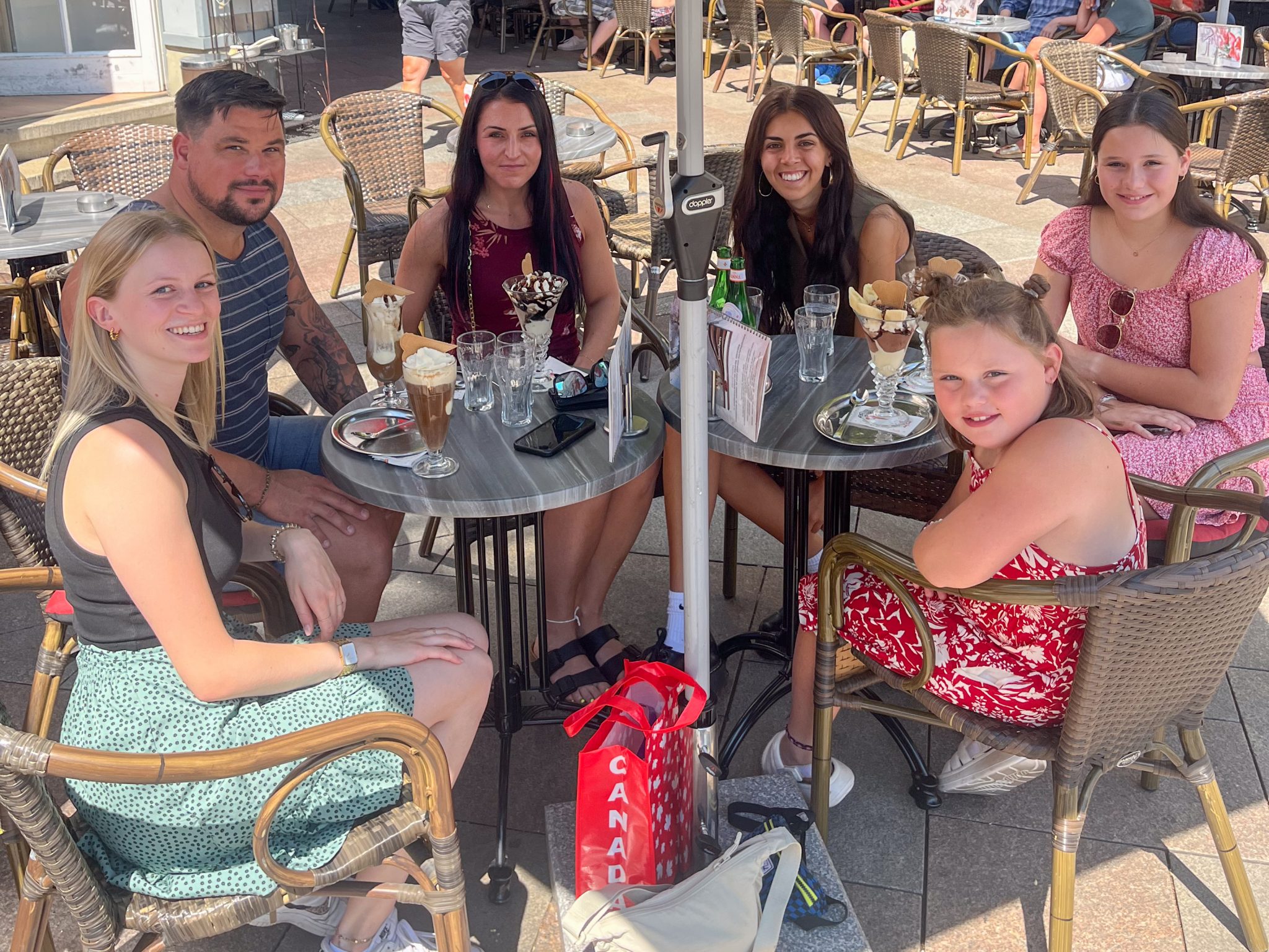 Host family attends international homestay student’s graduation in ...